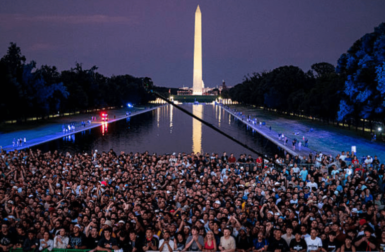 Fans gather at Lincoln Memorial for UFC Freedom 250 press conference