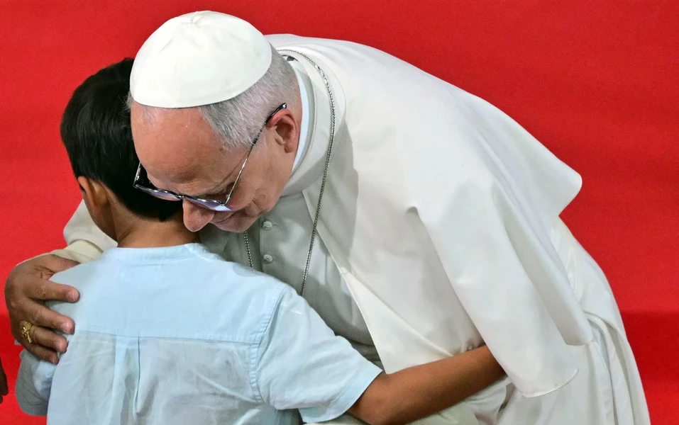 Photographer reunites with boy from viral papal visit photo
