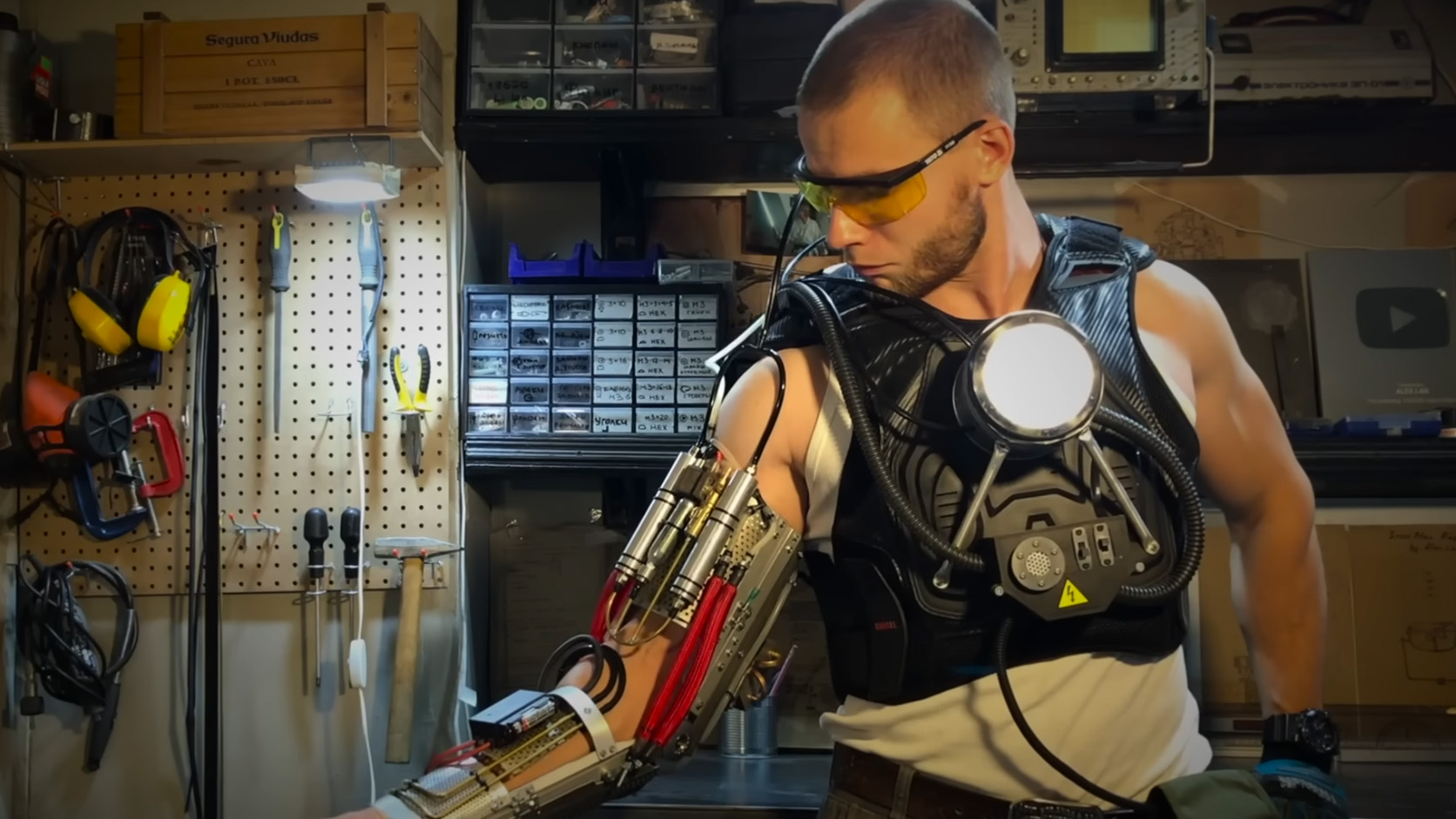 This incredible chemical technique revives a heavy Iron Man arm