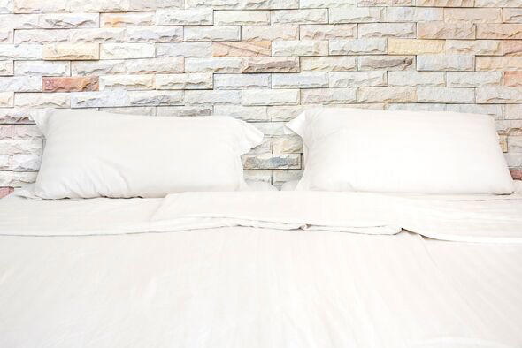 Yellow duvets and pillows will be white again if you combine 2 staple ...