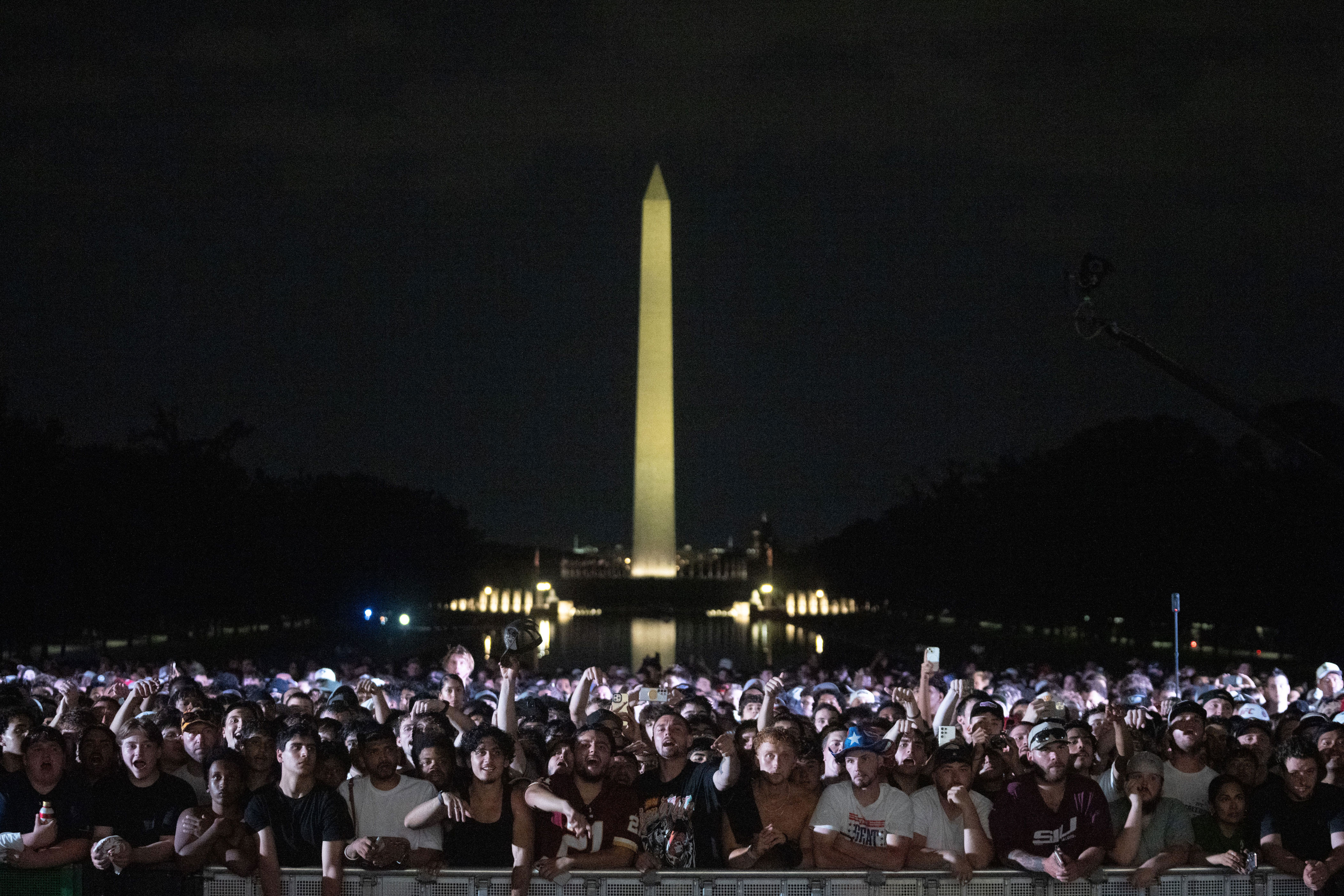 Inside the crowd drawn to Trump's unusual UFC fight night at the White ...
