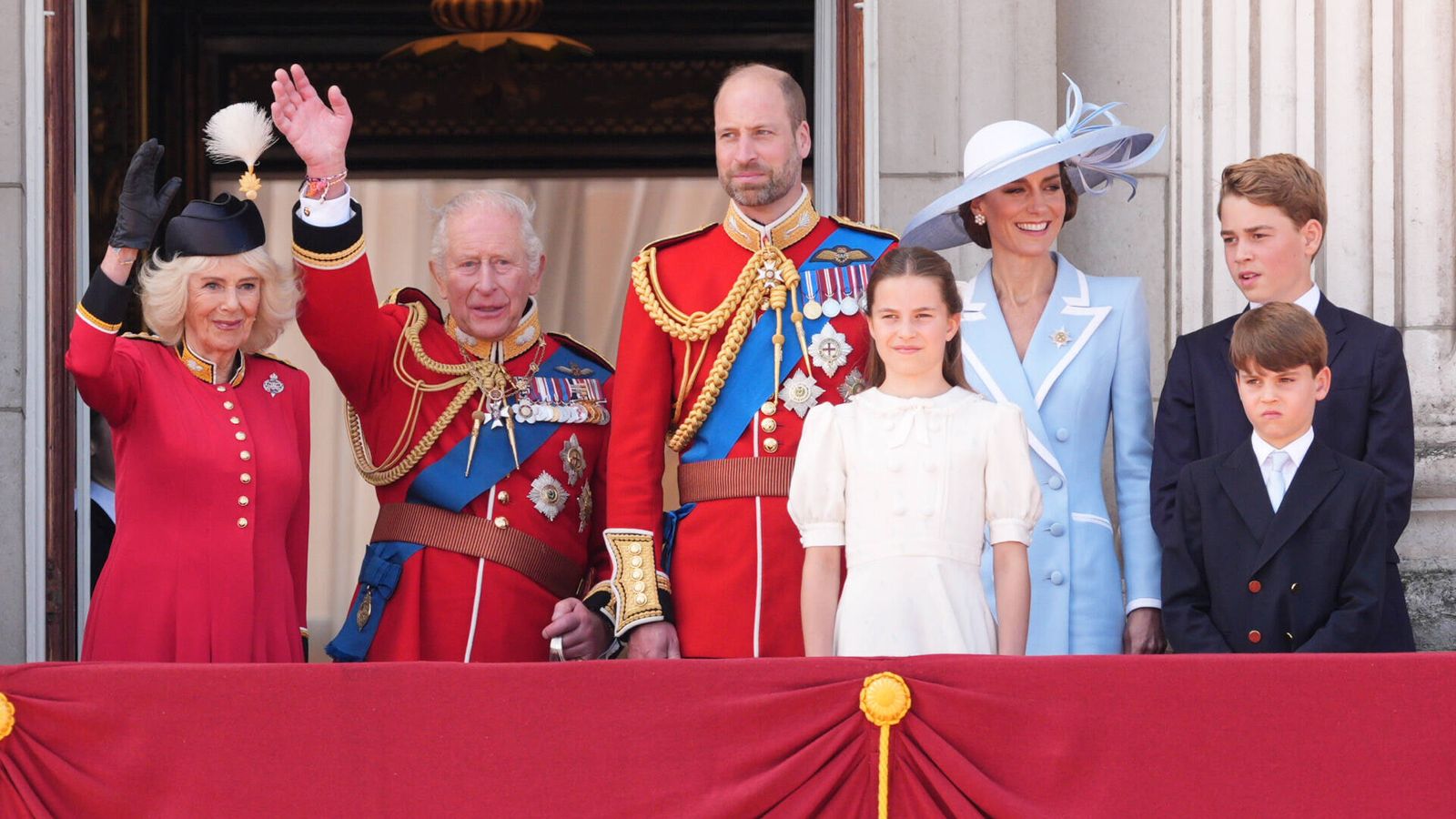 La cercanía de Kate Middleton con sus hijos, la ausencia de los York y ...