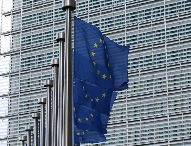 Bruselas y Pekín al borde de la guerra comercial: el déficit diario ...