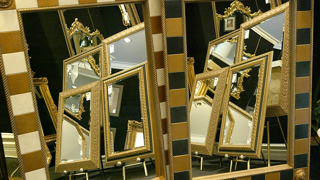 6 historic mirrors and frames valued by collectors
