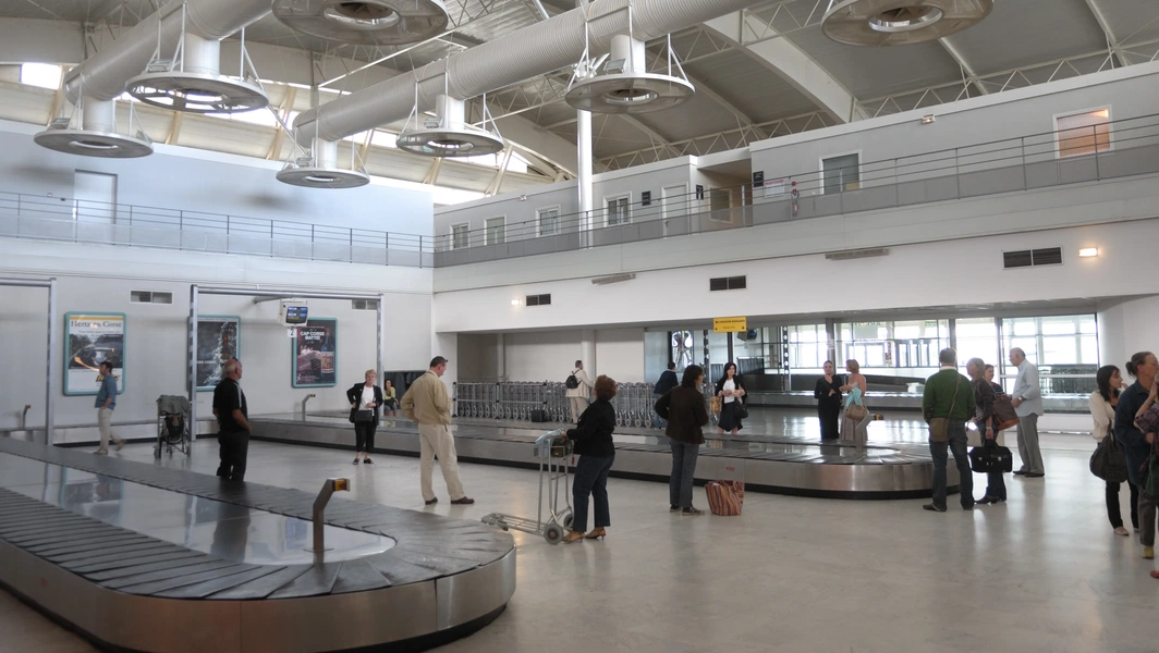EU keeps €250 flight delay compensation in new travel rules