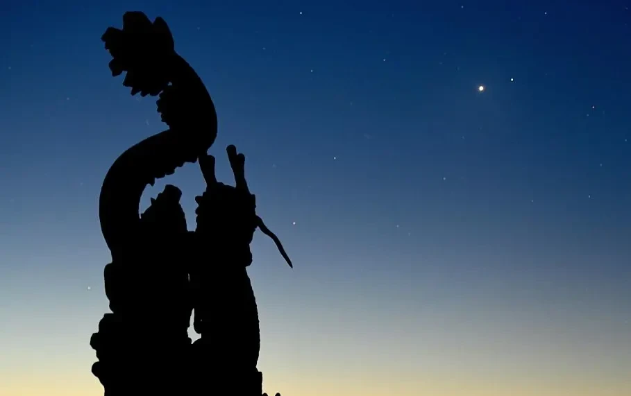 Why Venus is hotter than Mercury