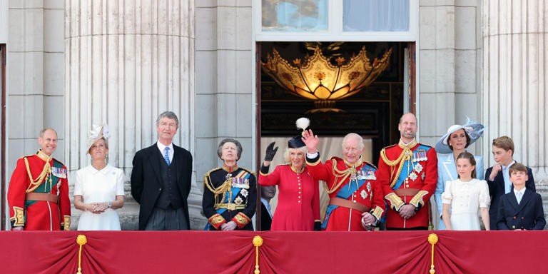 Which members of the royal family were on the Buckingham Palace balcony ...