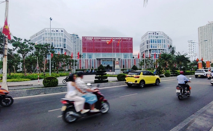Khánh Hòa tạm dừng tuyển dụng công chức, thuyên chuyển cán bộ các cấp ...