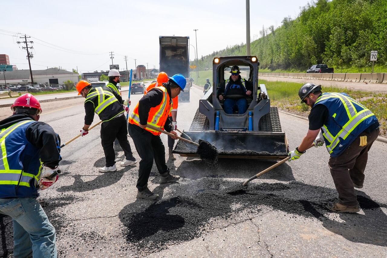 Frustrated Fort McMurray residents fill Highway 63 potholes themselves