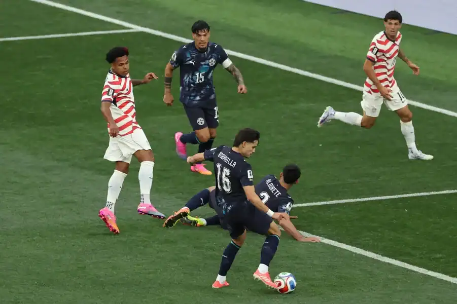 Bobadilla, do São Paulo, marca gol contra na Copa do Mundo 2026