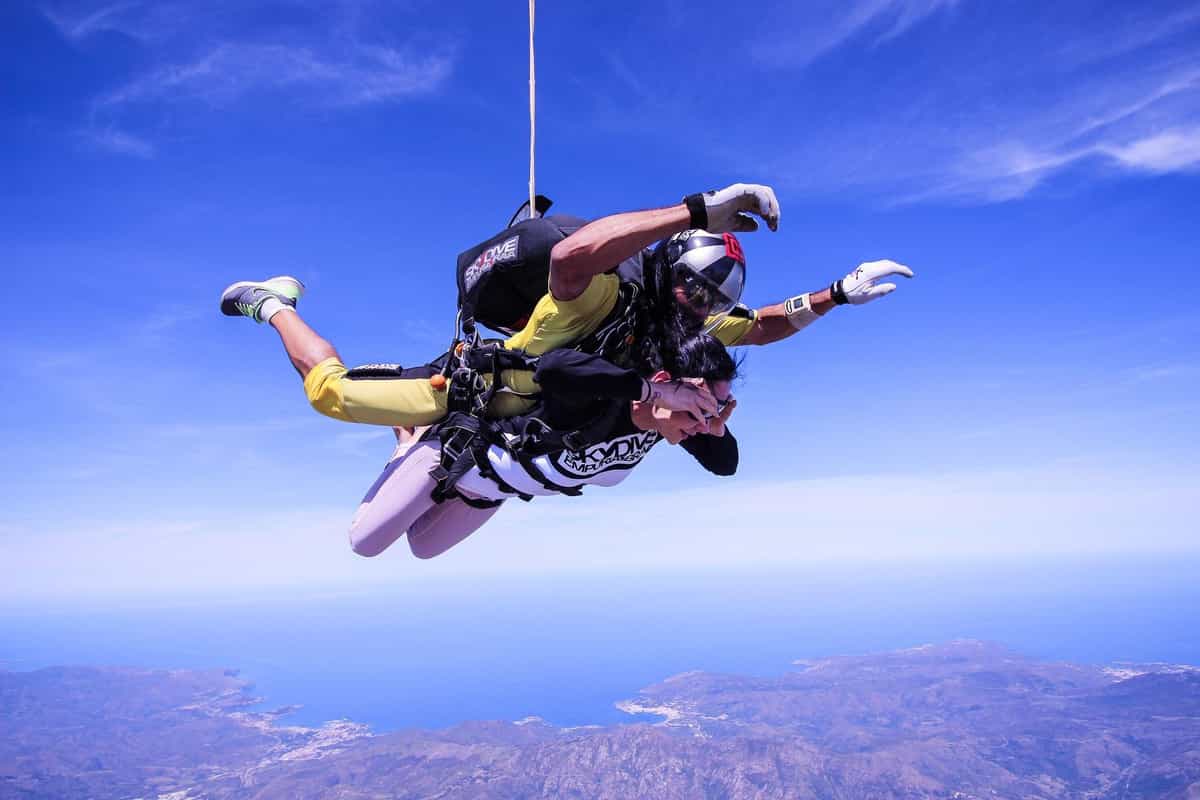 Surviving a fall without a parachute