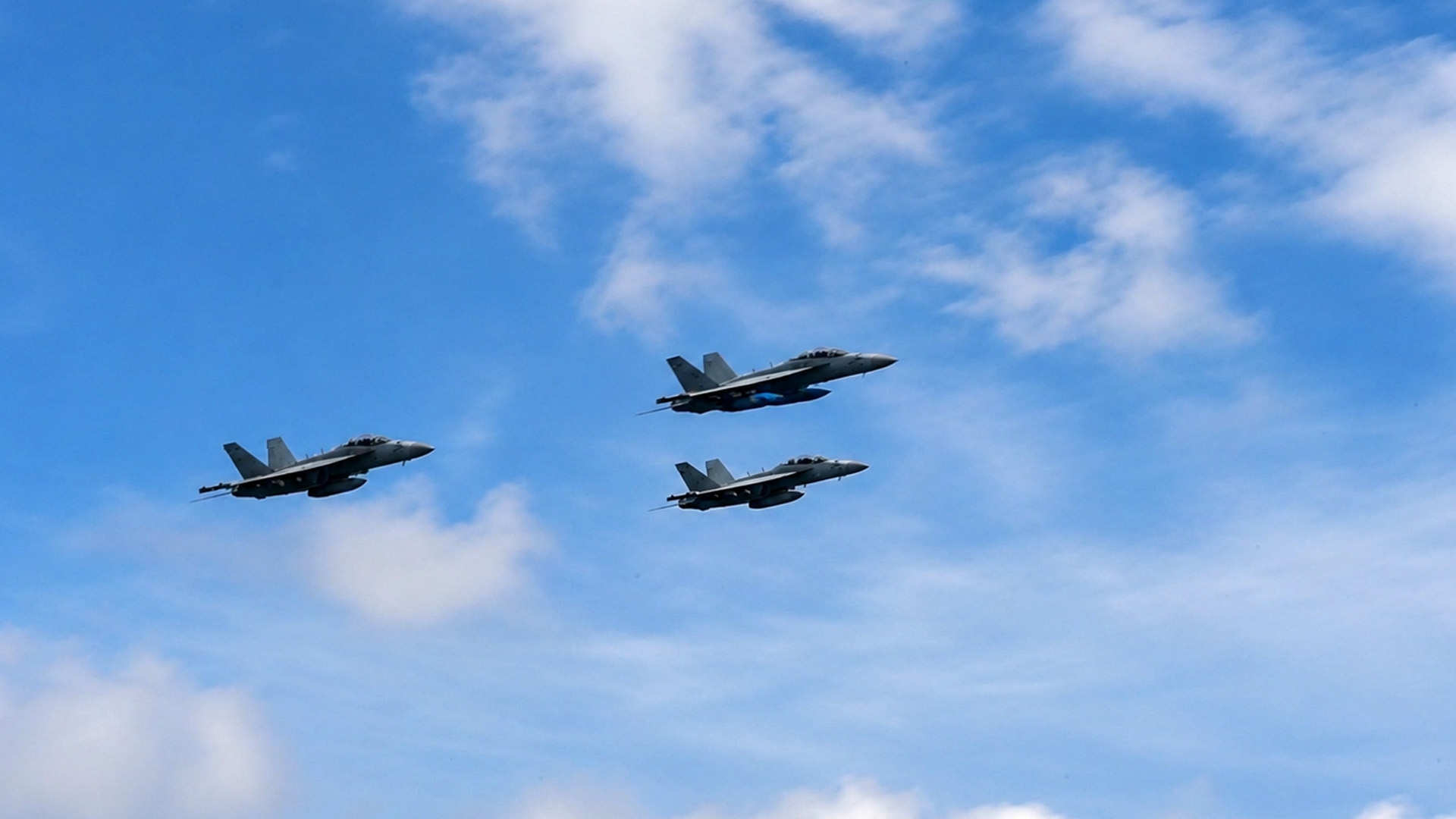 USS Nimitz welcomes Dominican Republic delegation