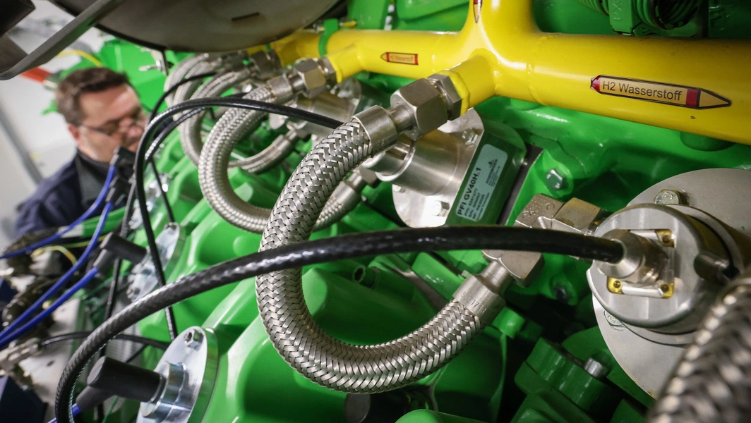 World's first 100% hydrogen engine powers Spain's grid