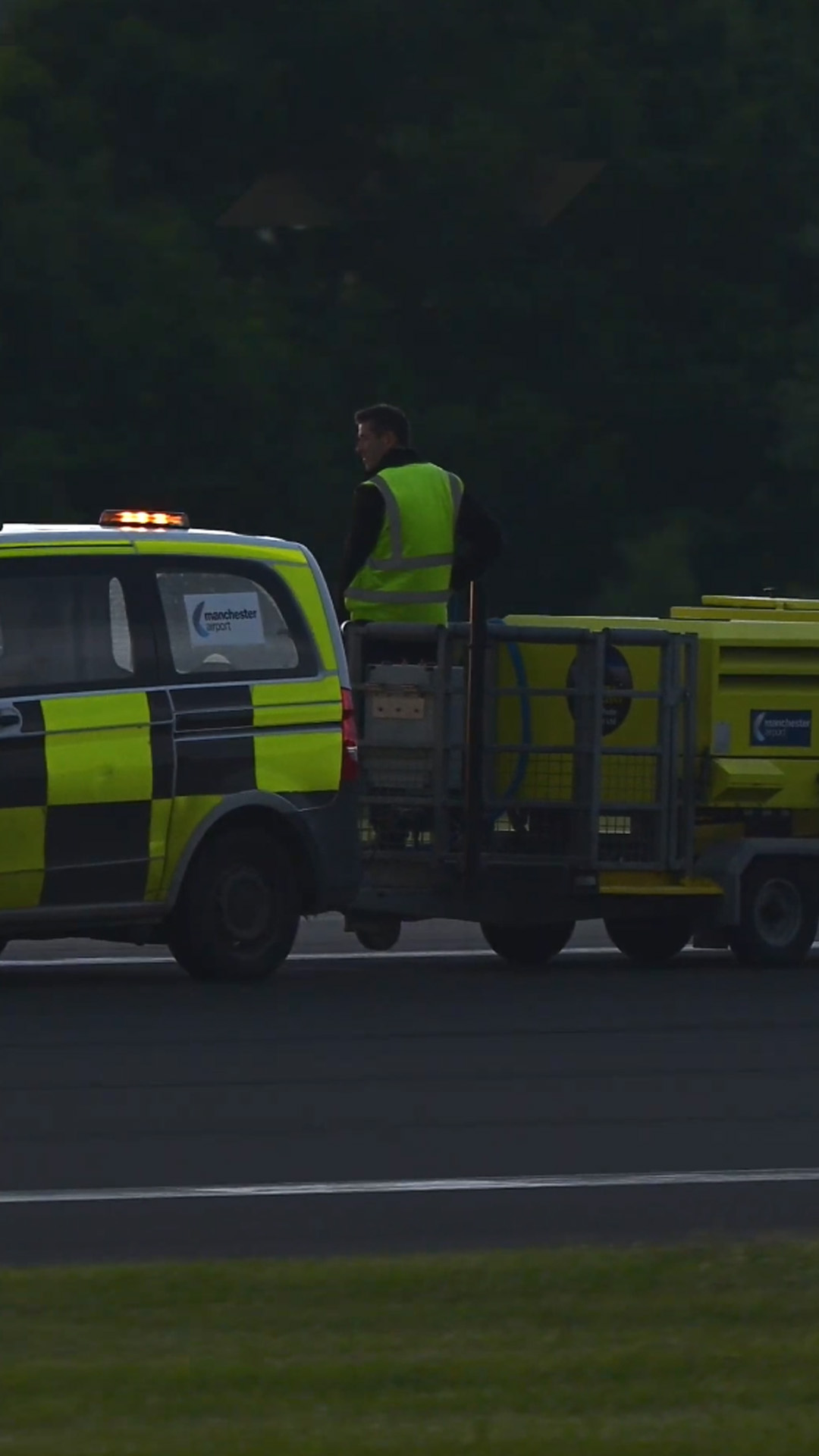 Runway light cleaning caught on camera