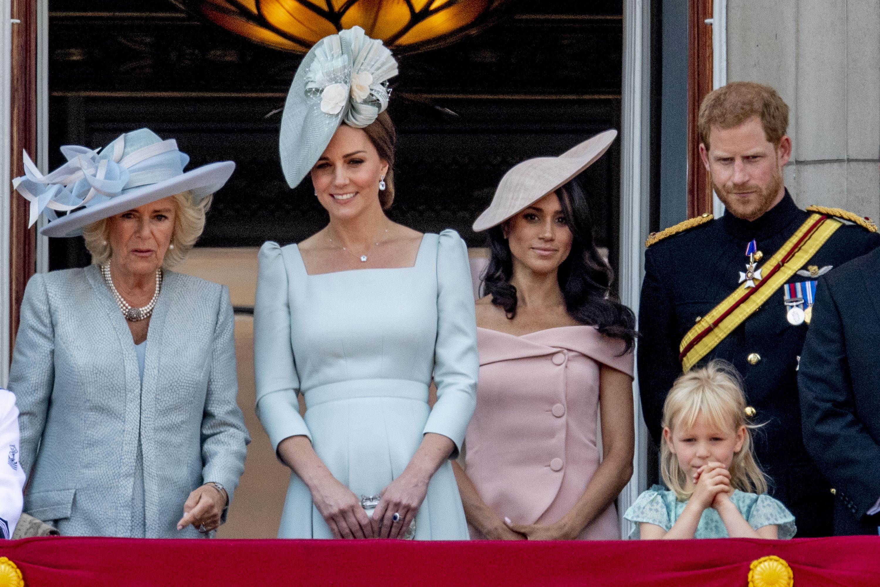 FASHION STORY - Trooping the Colour : le premier et rare look de Meghan ...