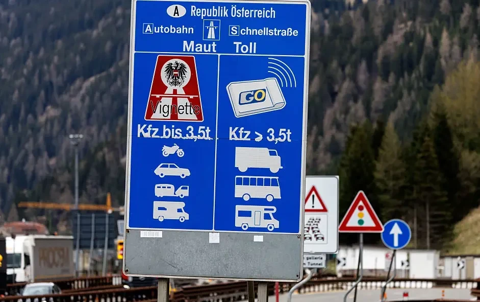 Österreich schafft Klebe-Vignette 2027 ab