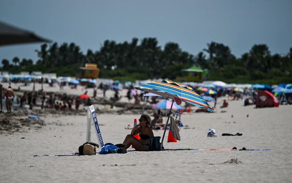 Heat advisory persists as Carolinas face extreme temperatures