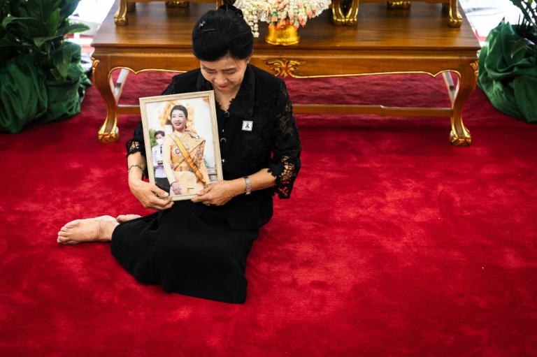 Thousands gather in Thai capital to mourn late princess