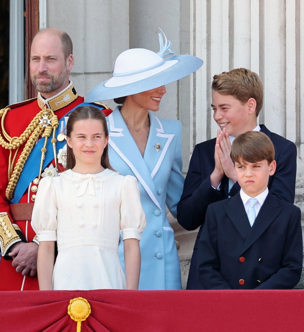 Royal fans left amazed at Prince George's height as future king ...