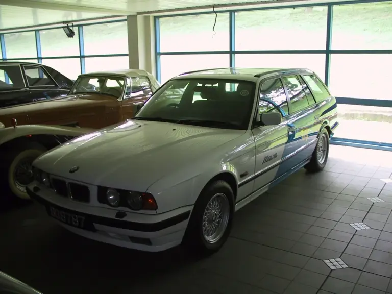 Photographer exposed the Sultan of Brunei’s 28 most secret cars that ...