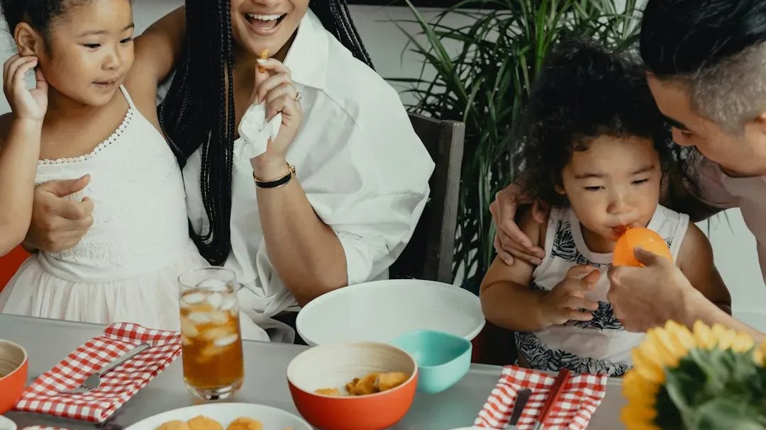 7 Habits Parents Model Without Realising Kids Are Watching