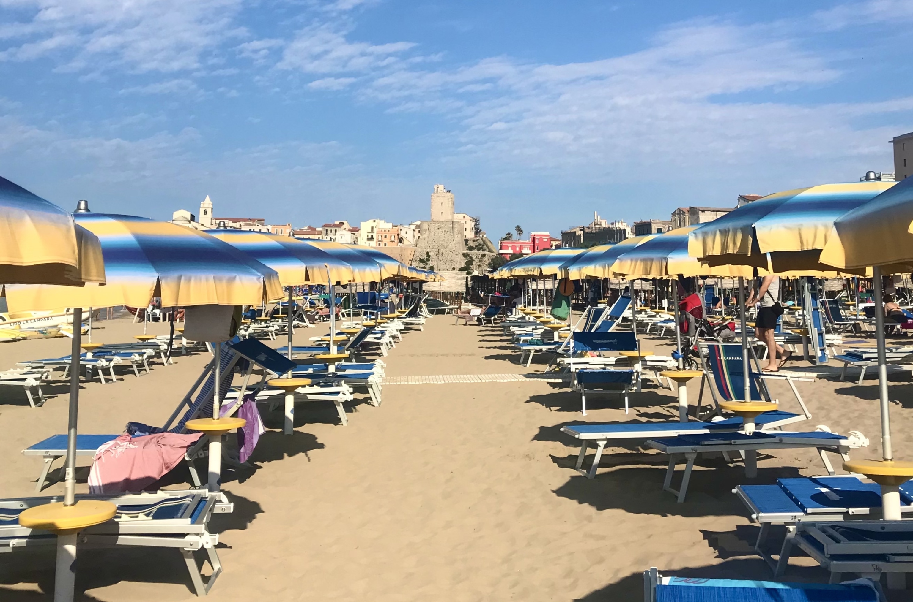 Estate alle porte, spiagge affollate di turisti nel Basso Molise