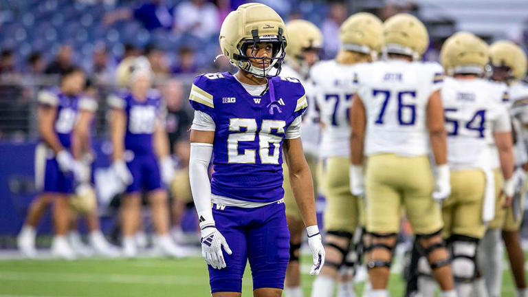 Elias Johnson made his move in UW spring ball