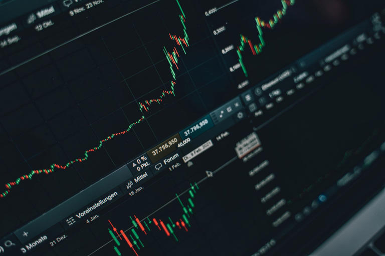 Warren Buffett just issued 8 word warning to stock market investors