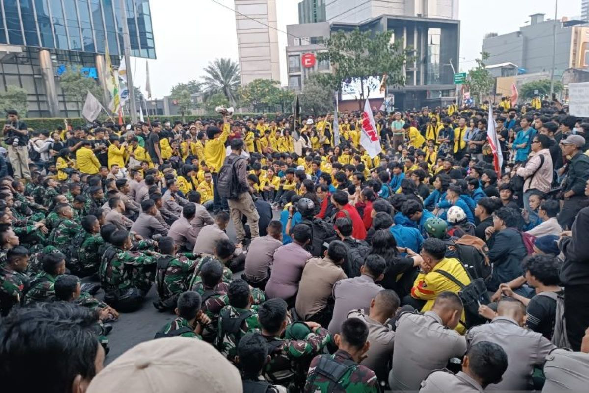 TNI Ikut Turun saat Demo Mahasiswa, Kapuspen: Pengerahan Prajurit Atas ...