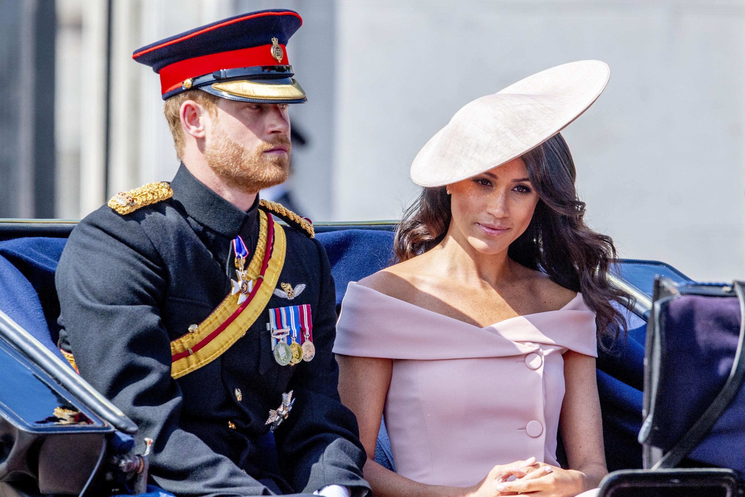 FASHION STORY - Trooping the Colour : le premier et rare look de Meghan ...