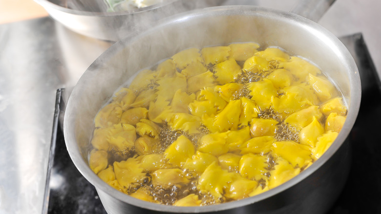 The floating pasta test: Is it actually a myth?