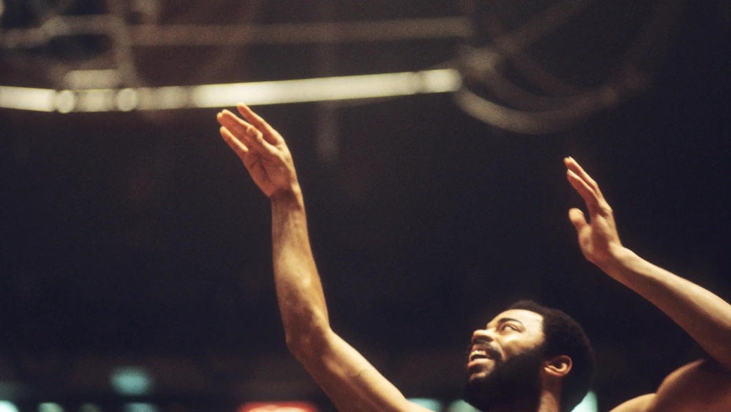Magic Johnson backs Knicks to win title after historic rally