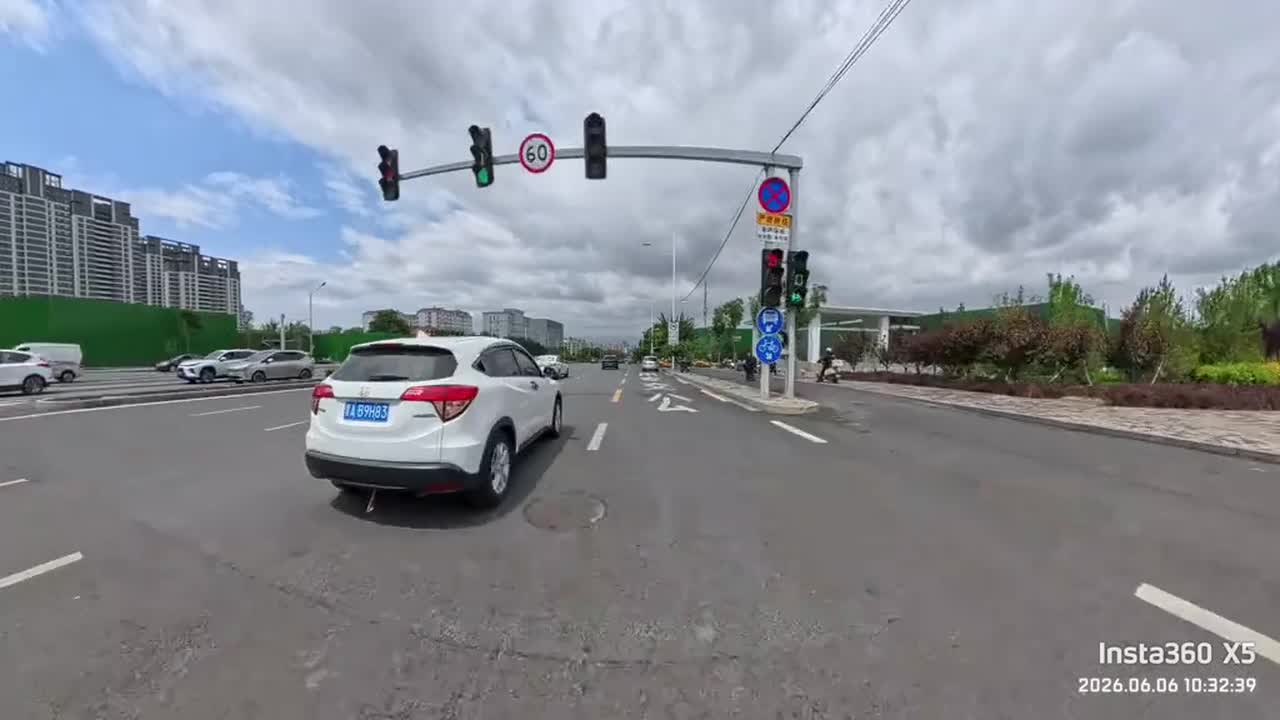 Motorcycle collision with lane-changing car in Shanxi, China