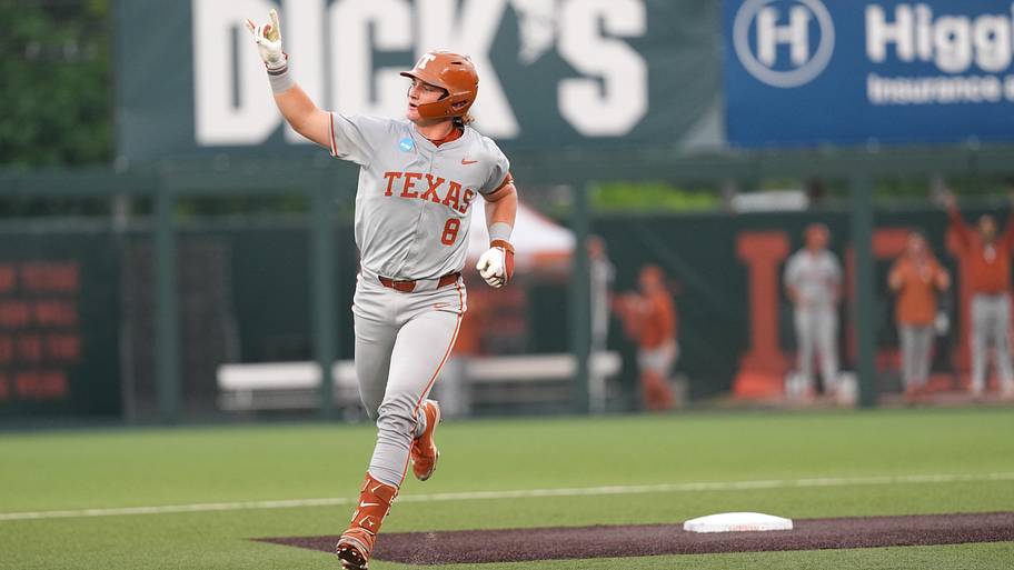 Longhorns narrowly favored over Bulldogs in College World Series opener