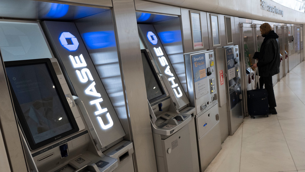 How to avoid overdraft fees now: from alerts to linking accounts and ...