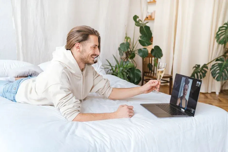 13 things long-distance couples understand that others never will
