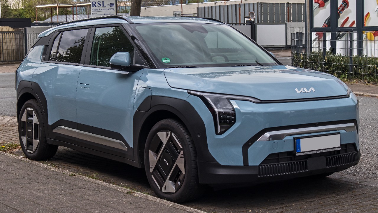Kia is bringing its $35,000 EV3 to the US with more than 300 miles of range