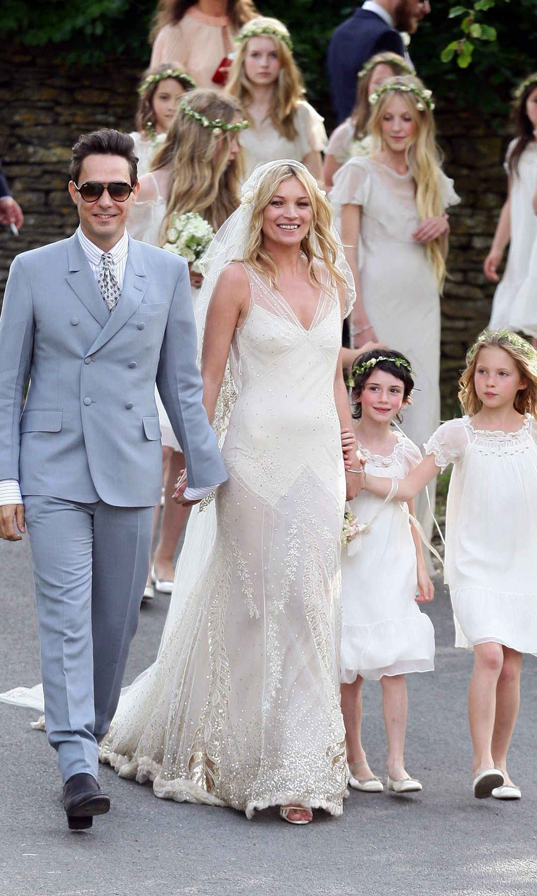 Del vestido que Elle Macpherson quemó al diseño de Kate Moss que salvó ...