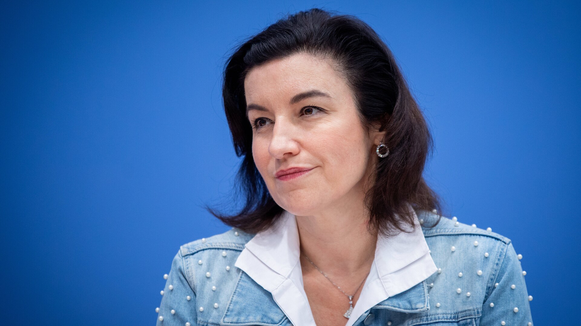 Wegen Bild in Abendkleid: Doro Bär wird von Followerin „schönste ...