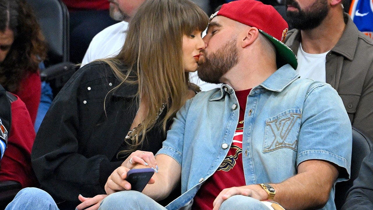 Taylor Swift’s controversial wedding rule has fans debating who should ...