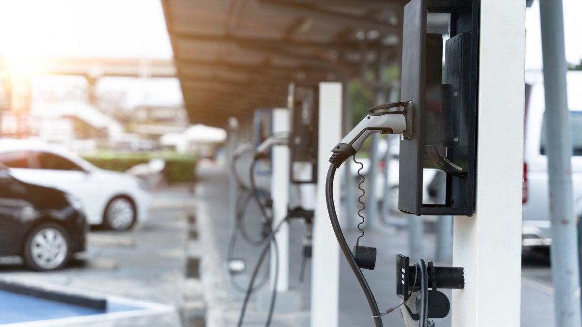 Bornes de recharge électrique : des agents IA montent la garde contre ...