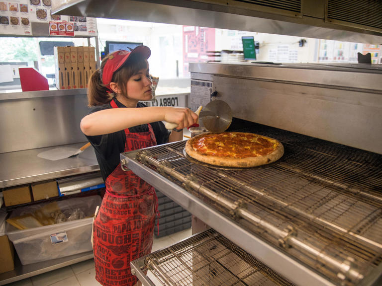 Nostalgic pizza chain closes 44 locations, including 4 in Arizona