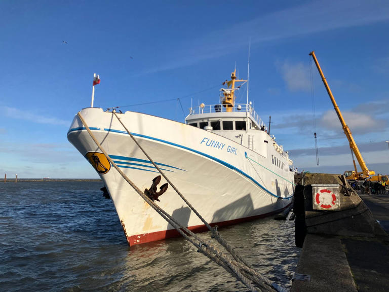 Von Büsum nach Helgoland: Fähre hat technischen Defekt - 60 Passagiere ...
