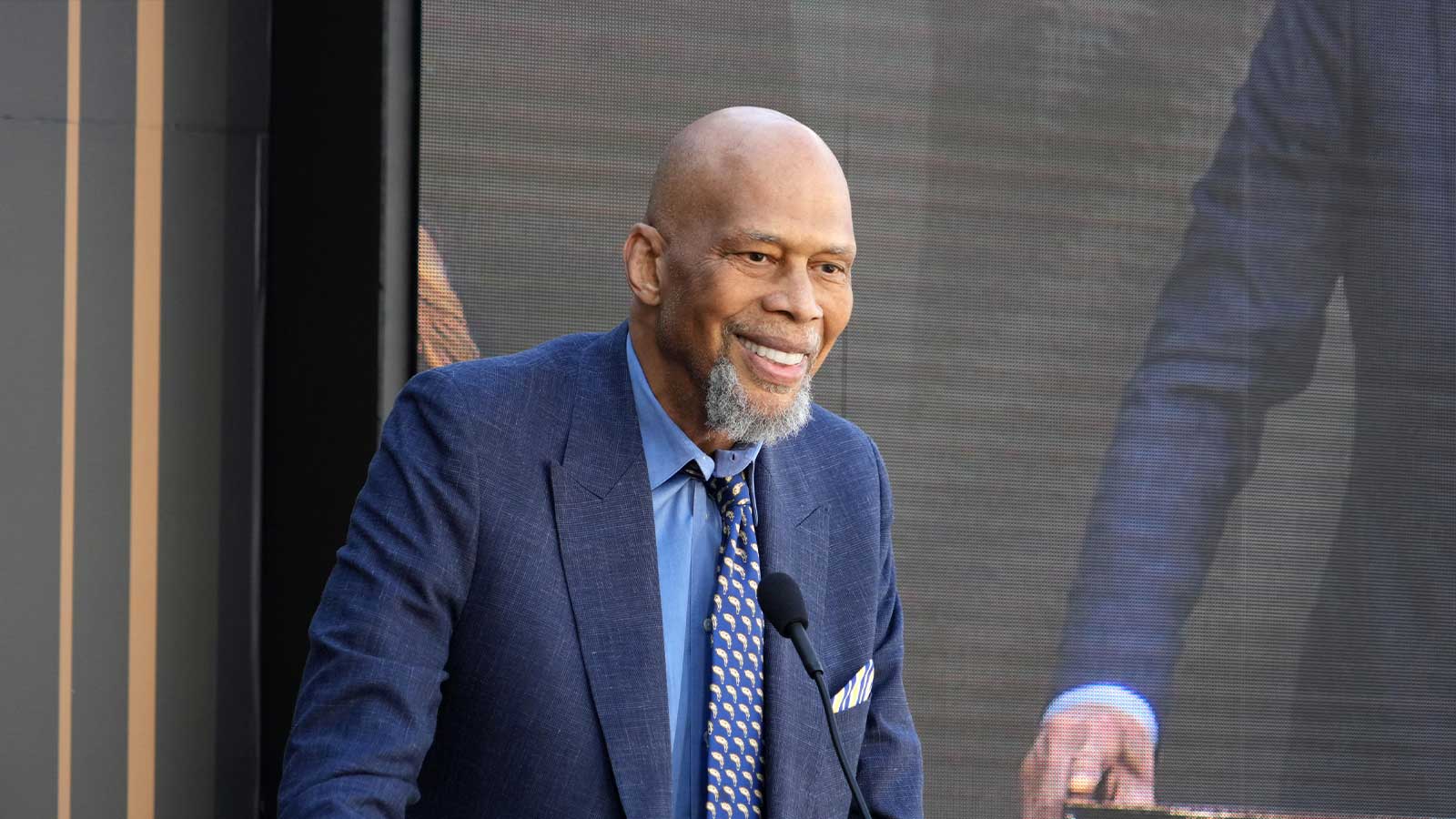 Lakers icon Kareem Abdul-Jabbar catches USA-Paraguay FIFA World Cup action
