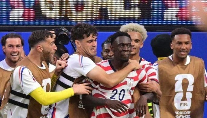 US gets ball rolling by beating Paraguay