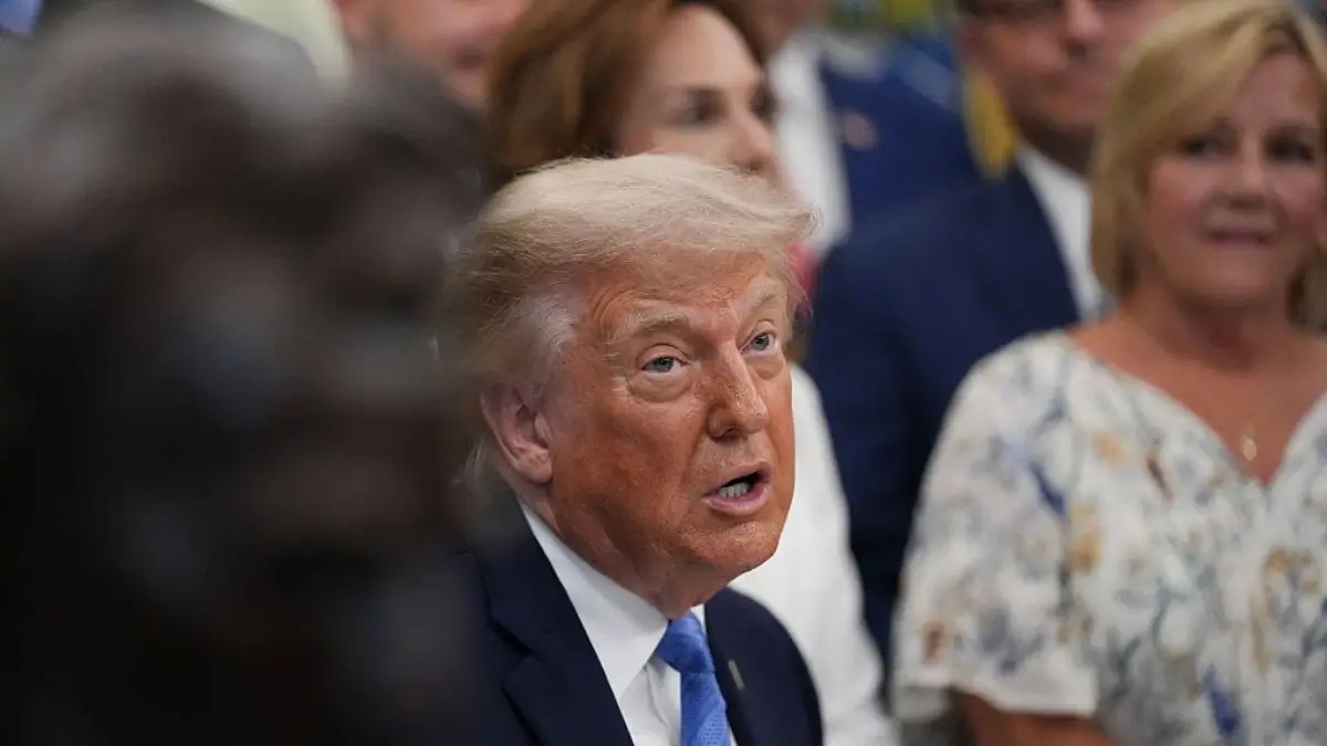 It's ripping!: Trump stays seated during major announcement — then ...