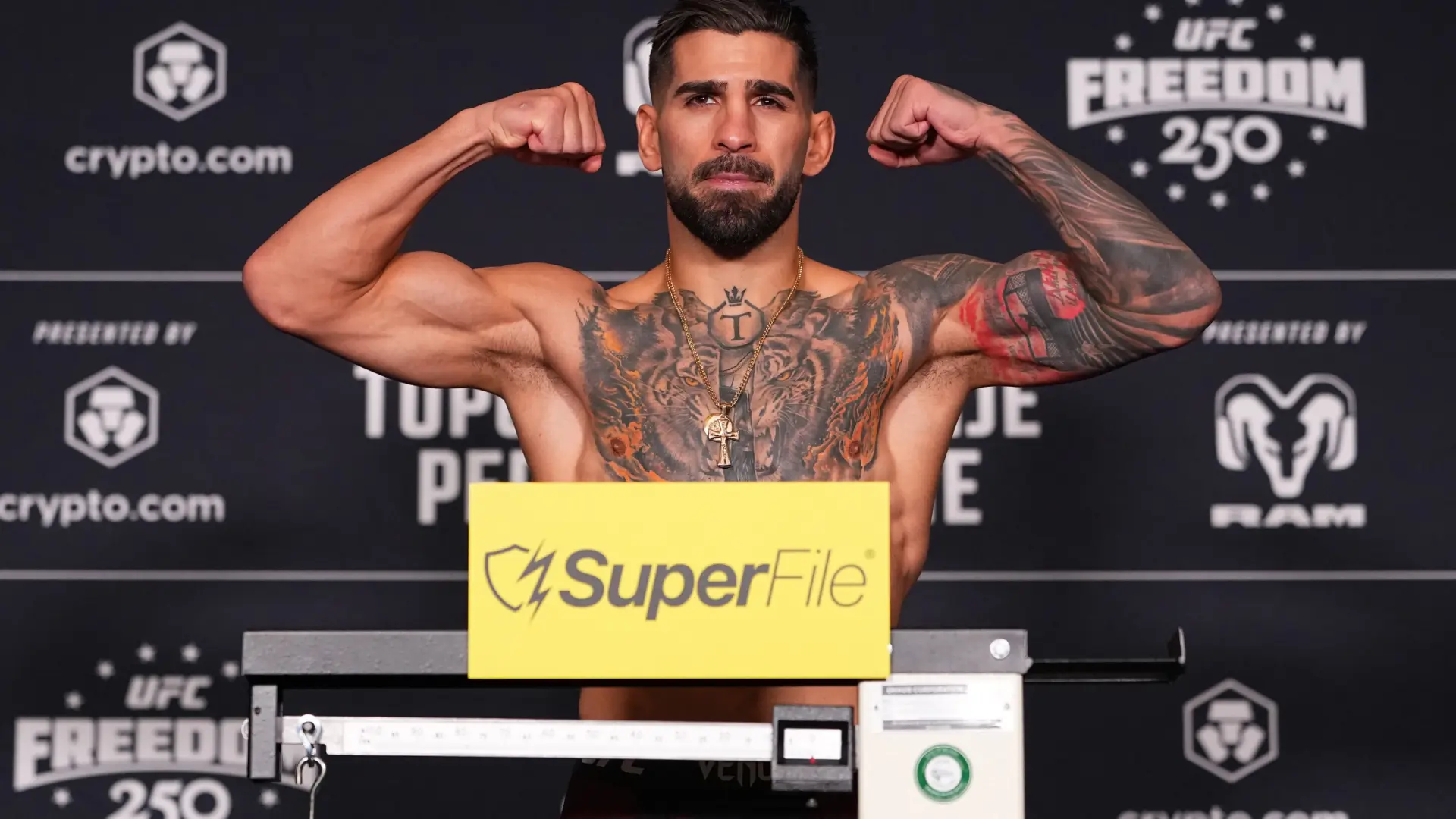Es oficial: Topuria y Gaethje cumplen en la báscula y habrá pelea en la ...
