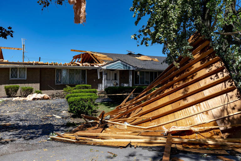 Man rescued from the rubble of his home by a storm chaser and police ...