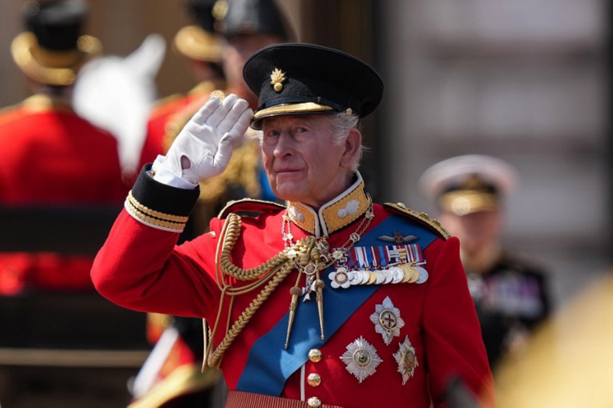 Britse koningspaar en gezin van kroonprins William vieren 'Trooping the ...
