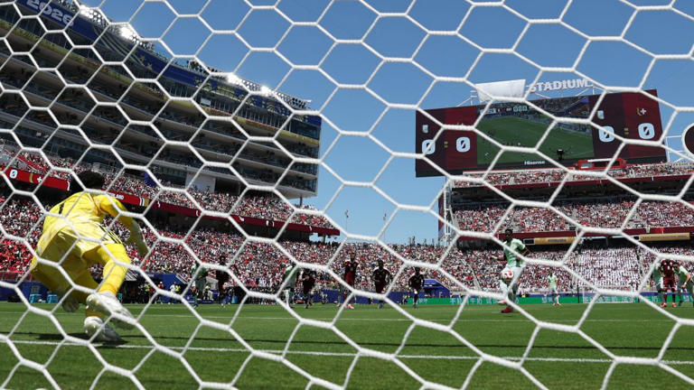 Árbitros mexicanos de VAR, en polémica por penalti en el Qatar vs Suiza